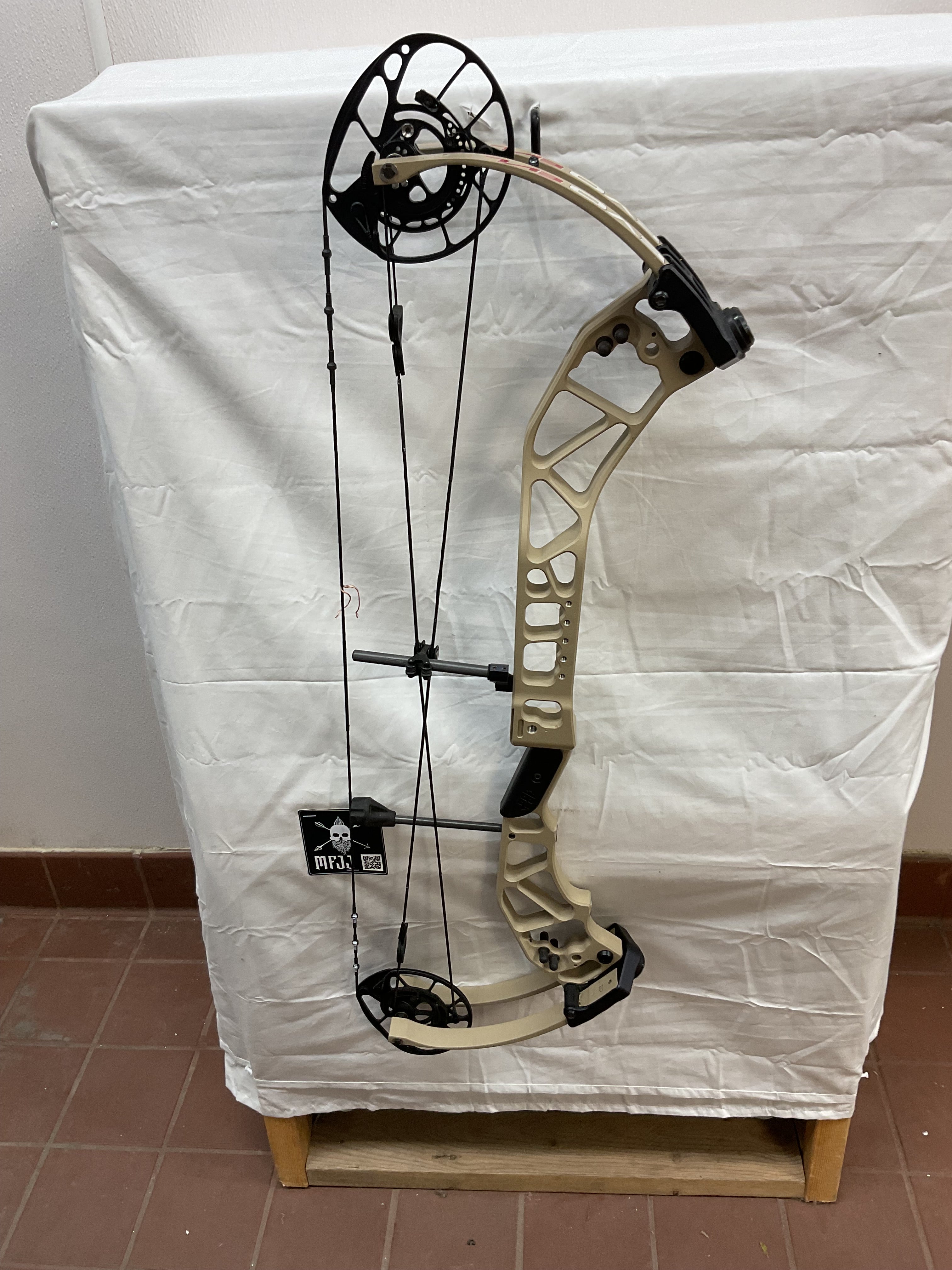 PSE EVO EVL 34 - RH/TAN/70 - PSEEVOEVL70- 3 - USED!!! – Podium Archer
