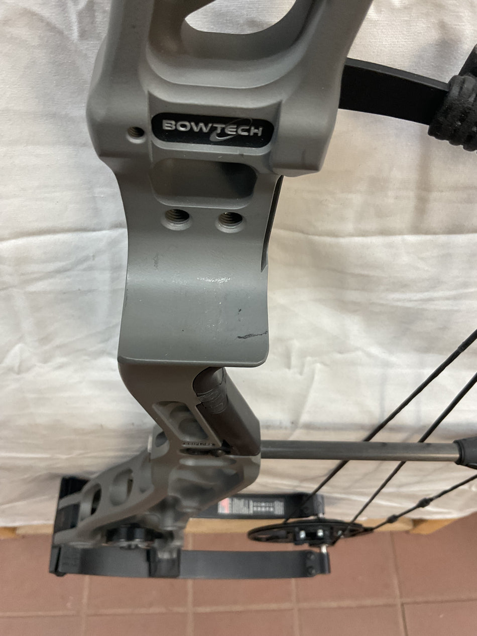 BOWTECH PROVEN 34 - RH/SMOKE GRAY-BLACK/70 - #BP34SGB70-3 - USED BOW ...
